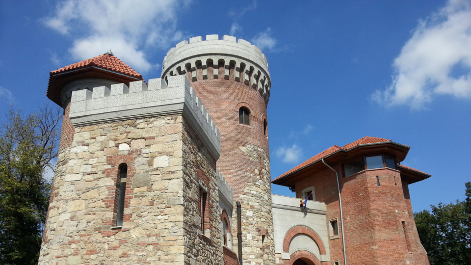 Bucharest walking tours reveal surprising city sights