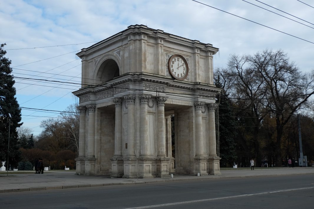 Triumphant Arch Chisinau - RomaniaTourStore