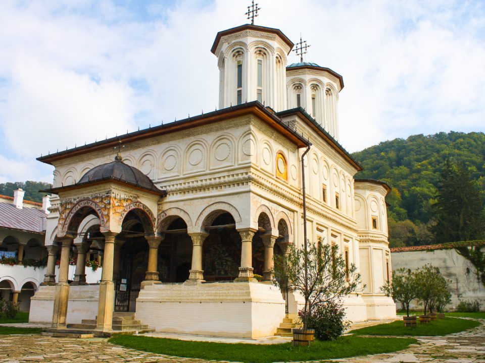 The best Romanian monasteries and church - RomaniaTourStore
