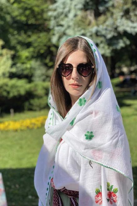 Romanian traditional clothing called "ie": Styles, Meaning